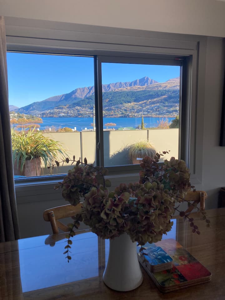 360 Views - Spacious Home With Amazing Views - Queenstown