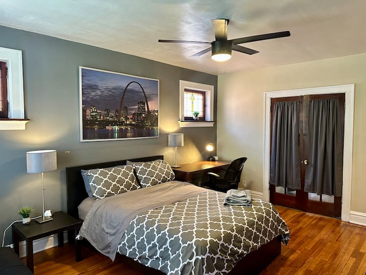 Centrally Located Nice Apartment - St. Louis, MO