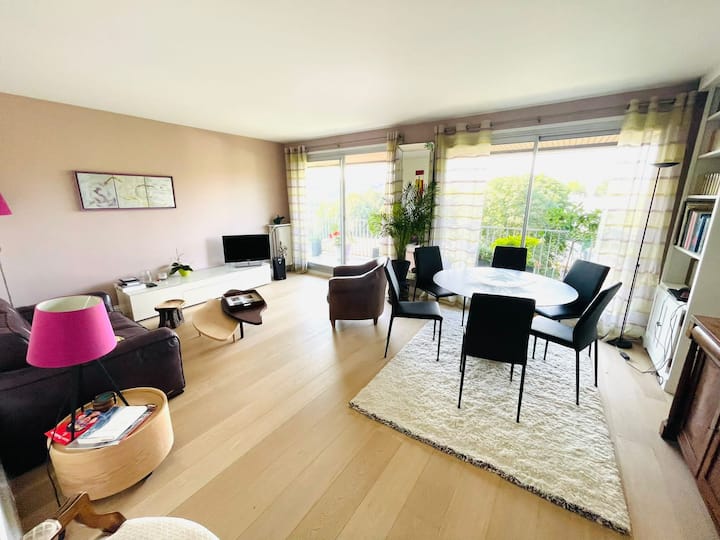 Appartement Lumineux Et Calme Avec Grande Terrasse - Issy-les-Moulineaux