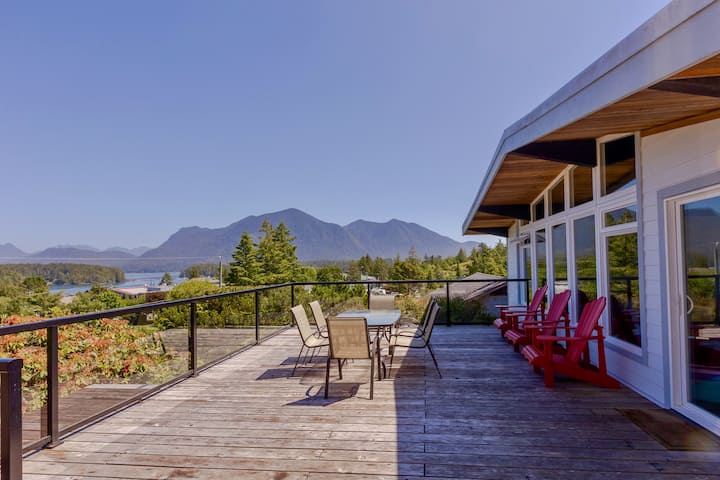 Tidewater House - Harbour & Mountain View, Hot Tub - Tofino