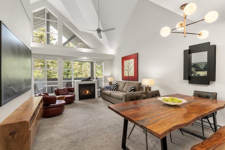 Glacier Lodge | Ski-in/out 2br With Fireplace - Whistler