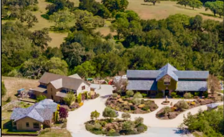 Beautiful Farm In Carmel Valley - Big Sur, CA