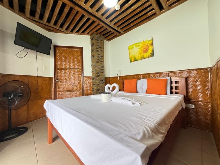 Family Unit-kitchen, Lounge, 2 Bedrooms, Fans - Puerto Galera