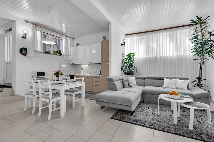 Feels Like Home Apartmant - Promajna