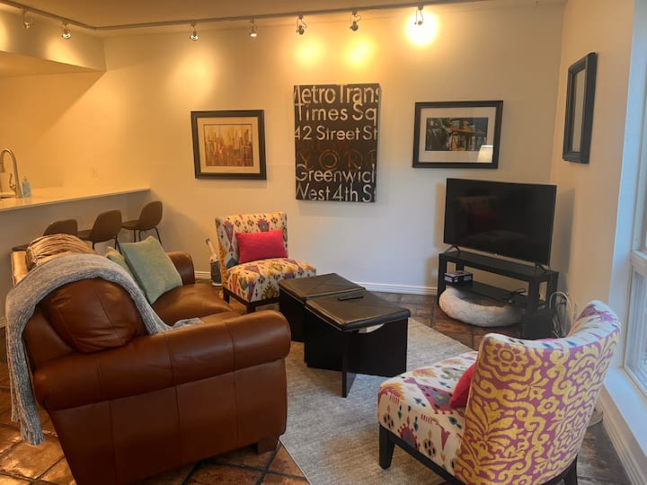 Oak Lawn Retreat Near The Medical District - Dallas, TX