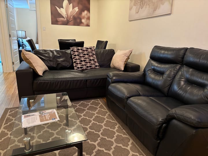 Modern 2 Br Vacation Home Near West Edmonton Mall - Alberta