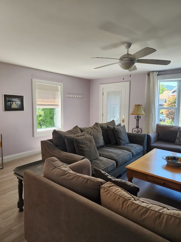 Spacious 4 Br, 2 Ba 2 Min To Million Dollar Beach - Lake George, NY