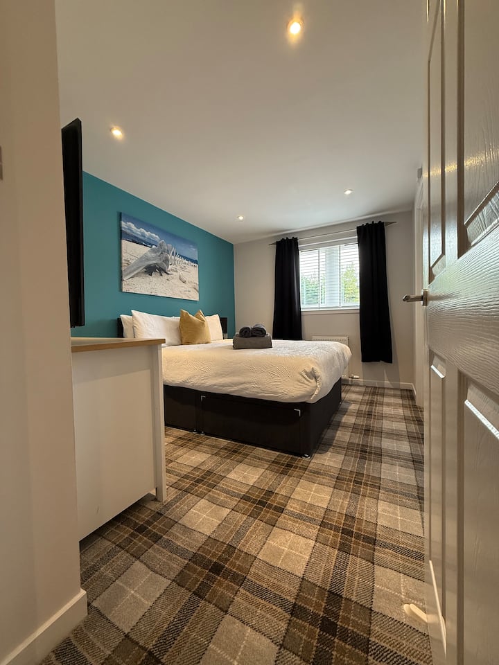 Riverside 2 Bed Flat - Central Inverness - Parking - Inverness