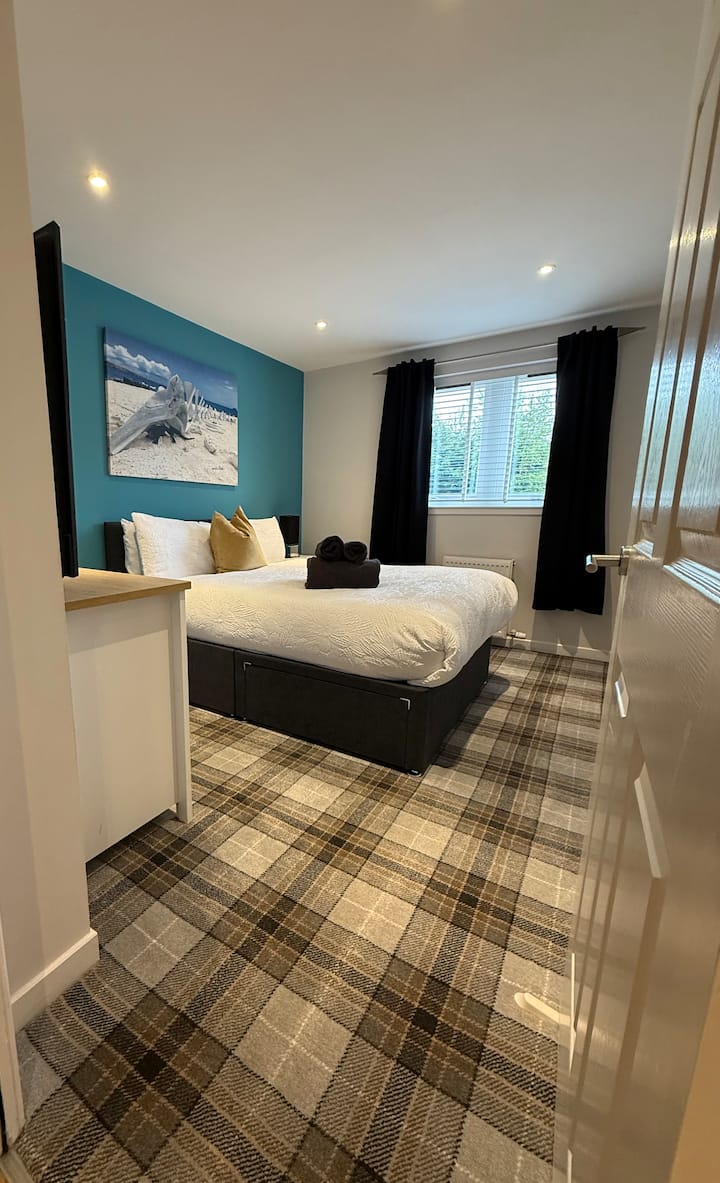 Riverside 2 Bed Flat - Central Inverness - Parking - Inverness