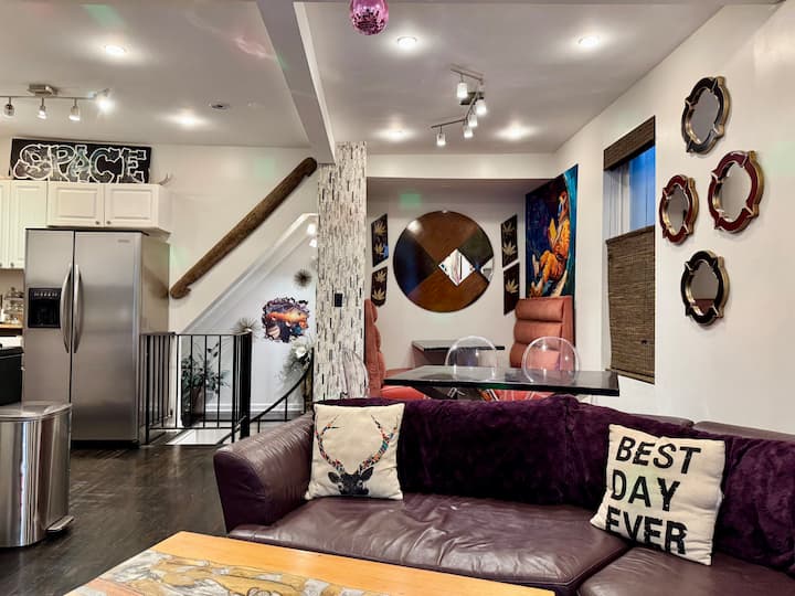 Wicker Park Crash Pad + 7 Beds - Chicago