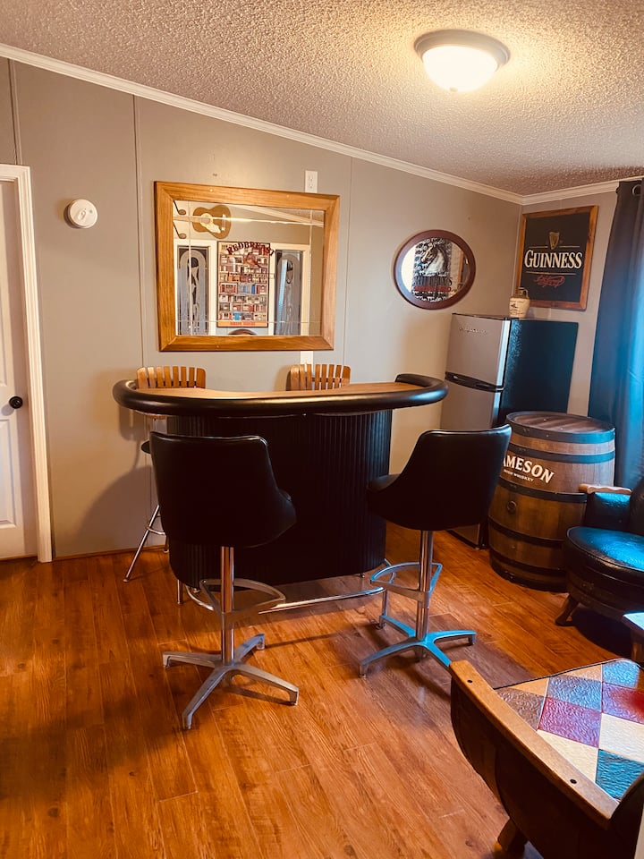 Bunkhouse Lounge - Perry Lake, KS