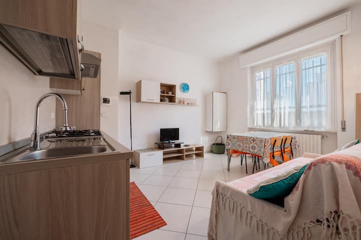 Luminoso Mare  50 M.
Famiglie ,Ciclisti, Animali ! - Noli