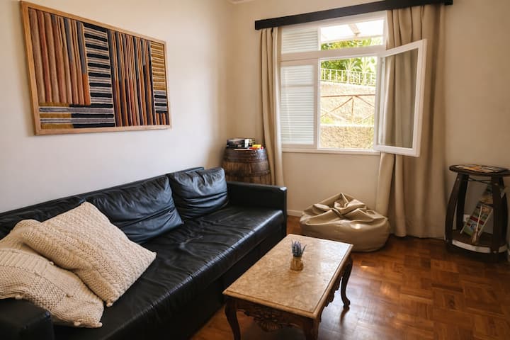 Above Funchal · A Hillside Home With Ocean Views - Funchal