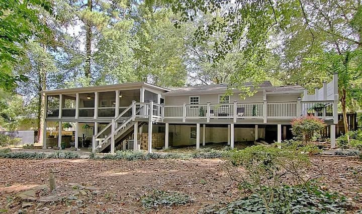 Home In The Heart Of Peachtree City - Peachtree City, GA