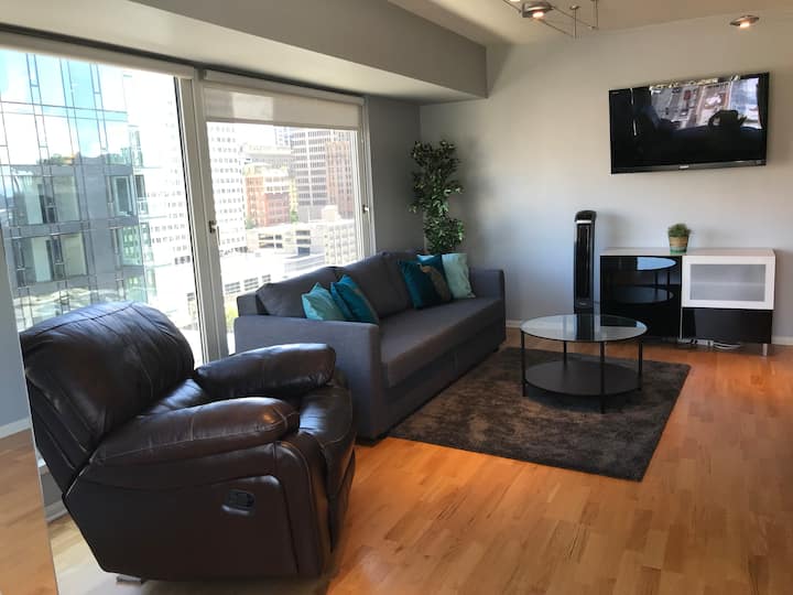 Pike Place Condo With Water View And Free Parking - Seattle, WA