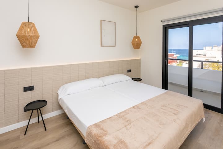 Apartamento Superior Con Vistas Al Mar Y Terraza - Sant Antoni de Portmany