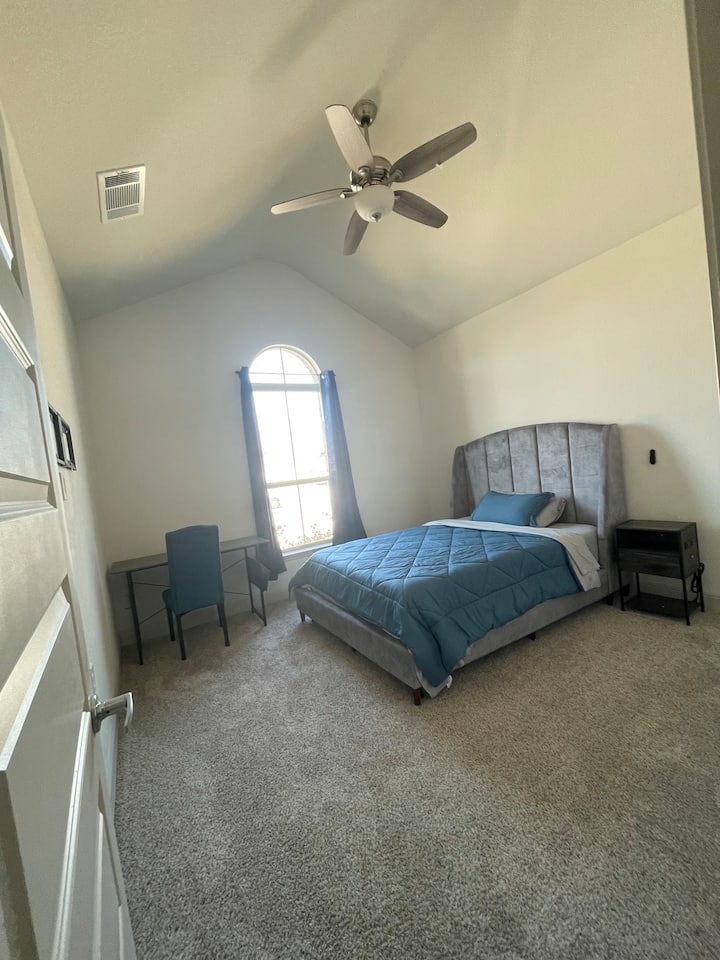 Jade - Cozy Bedroom With A Shared Bath - Pflugerville, TX