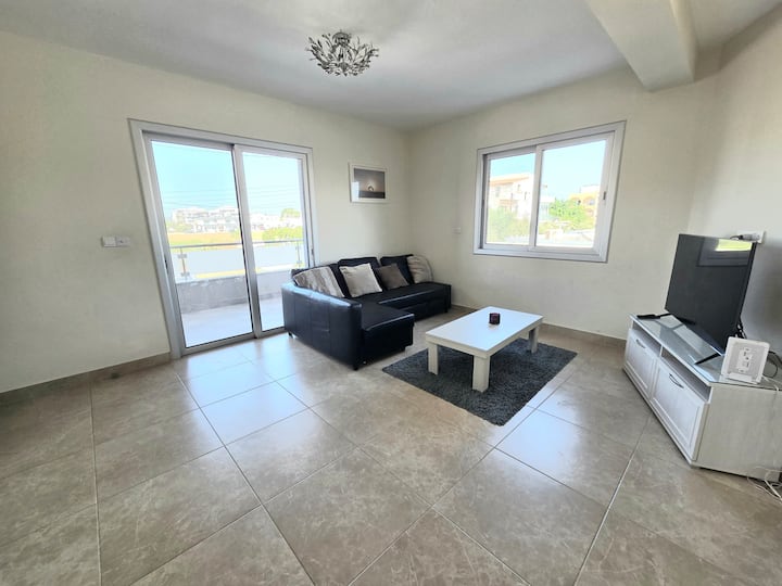 Bright & Beautiful 3 Bed Apartment - Limassol
