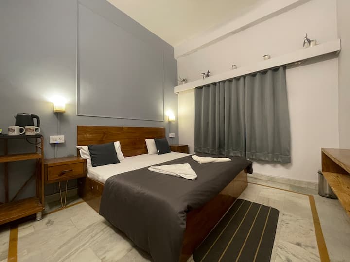 Budget Non-ac Room And Daily Yogain Rishikesh - Rishikesh