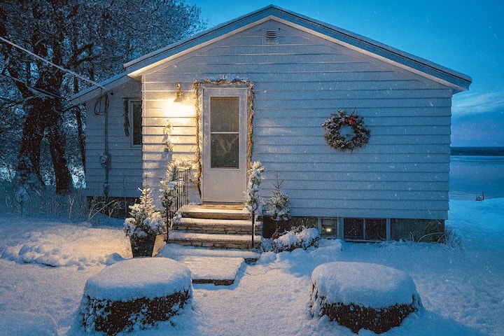 Sturgeon Bay Waterfront Cottage, Private Beach. - Sturgeon Bay, WI