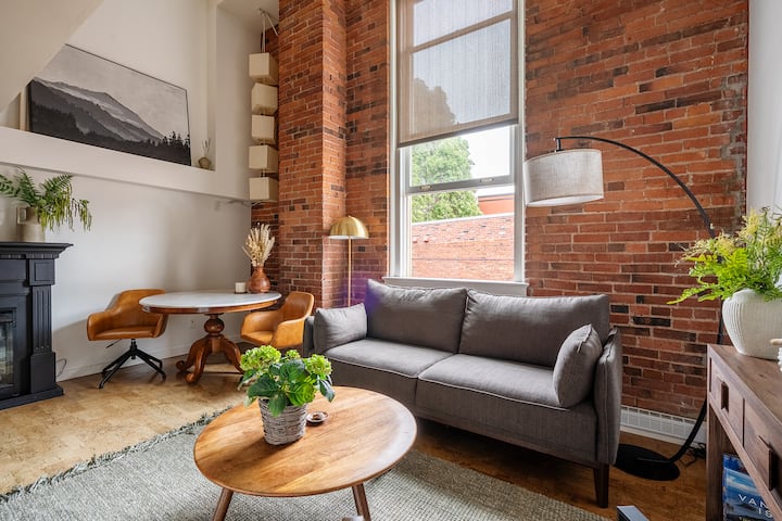 Two-story Heritage Loft In The Heart Of Victoria - Saanich
