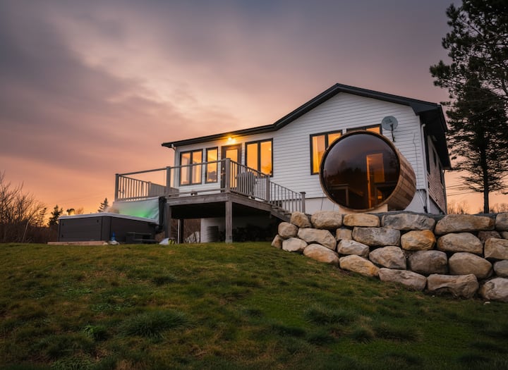 Cosy Oceanfront Cottage- Hot Tub And Sauna - Carters Beach