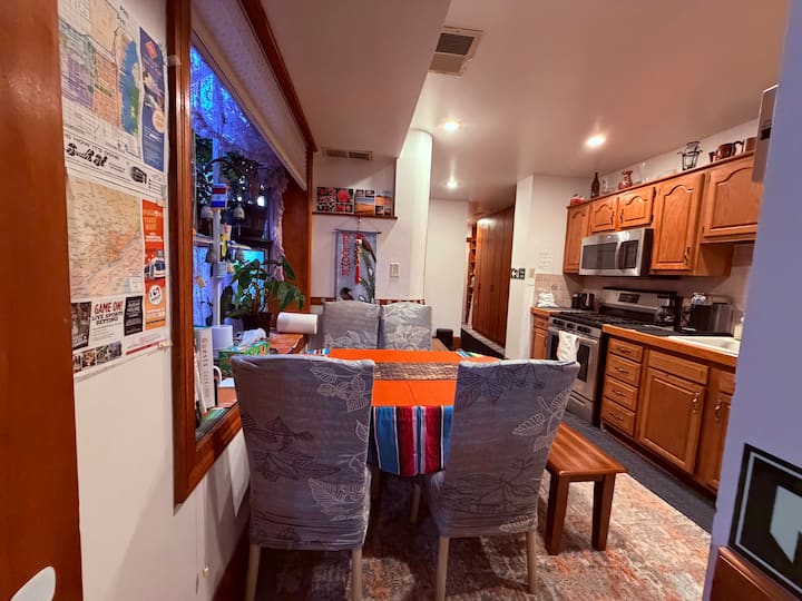 Lee’s Sky Loft: 3br Rooftop Garden & Skyline - Philadelphia, PA