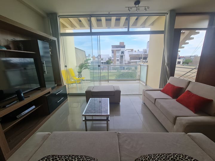 Departamento En Condominio. Vigilancia 24 Horas - Chiclayo