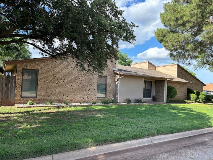 A Piece Of Picasso - Minimum 6 Months Rental - Wichita Falls, TX