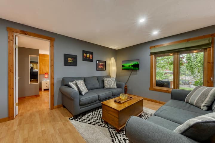 Steps To The Beach - Relaxing Getaway!
1 Bdrm+den - Invermere