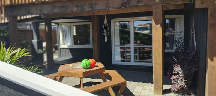 2bdr Flat Papamoa Beach Rd, Across Rd To Beach - Papamoa