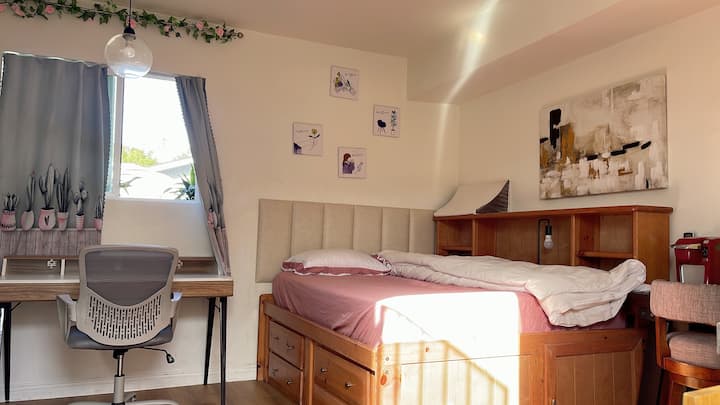 Sunshine Private Entrance Studio - West Covina, CA