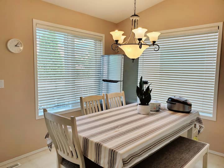 Spacious &Cozy Basement Room In Exquisite Homestay - Saskatoon