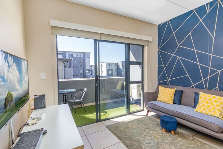 Trendy, Modern & Luxury Upmarket Apartment - Sandton