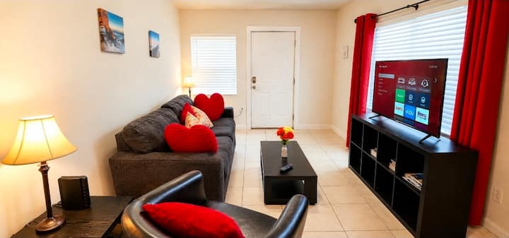 Comfy Home, Minutes From Airport & Near Everything - Orlando