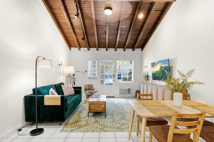 Chic Deco Stay | Espanyola Way, Beach, Parking - Miami Beach