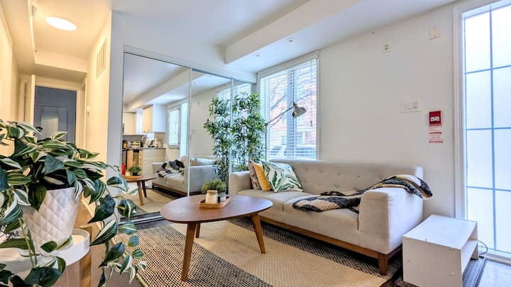 Private Bed And Bath On W Queen West - Toronto