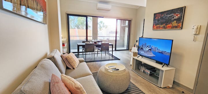 Stylish Split-level Penthouse Loft + Parking - Surry Hills