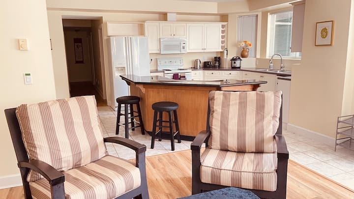 Guest Suite In Vancouver, Anmore Area - Coquitlam