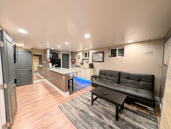 Private Basement Apartment Near Downtown - Colorado Springs