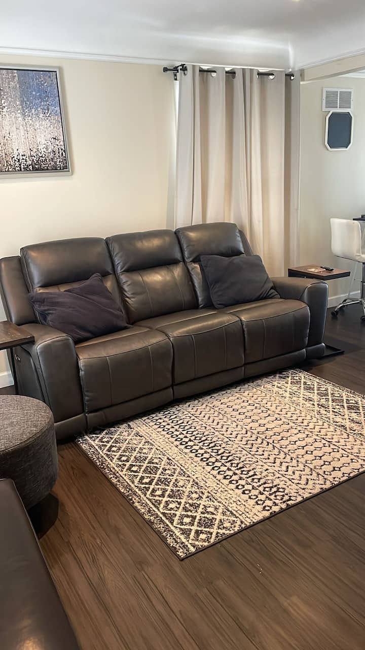 Cozy Townhouse In The Heart Of Dearborn - Dearborn, MI