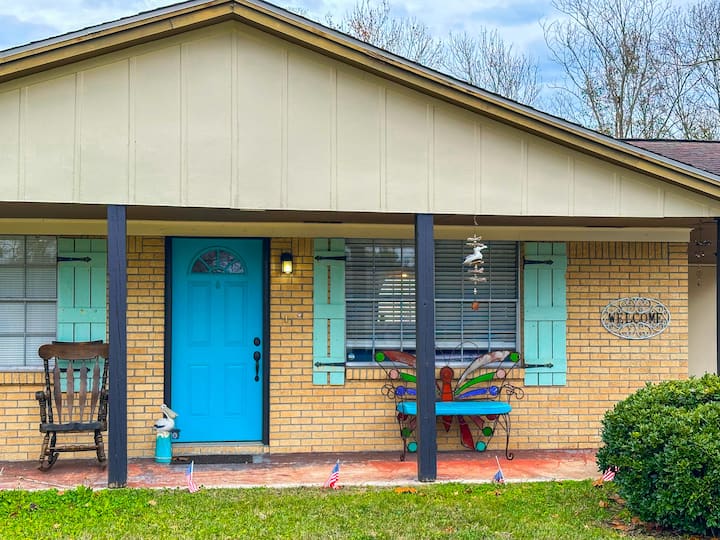 Fully Furnished 3 Bedroom Home With Fenced Yard - Gulfport, MS