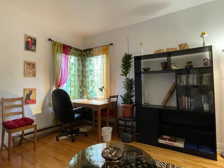 Appartement Propre Et Douillet -  Métro Jean-talon - Montreal