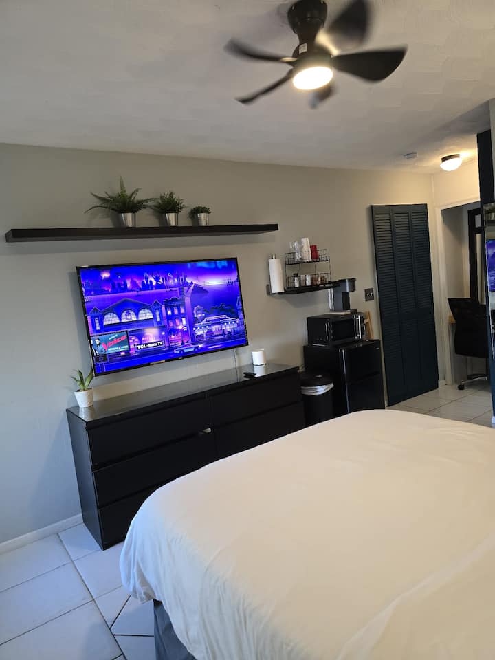 Studio 2 - Aventura, FL