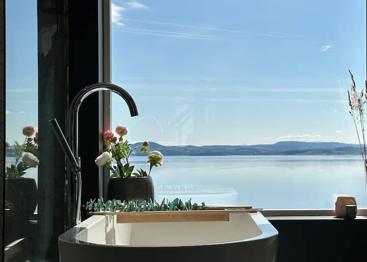 Moderne Familiehus/bortekontor Med Fin Sjøutsikt! - Småland