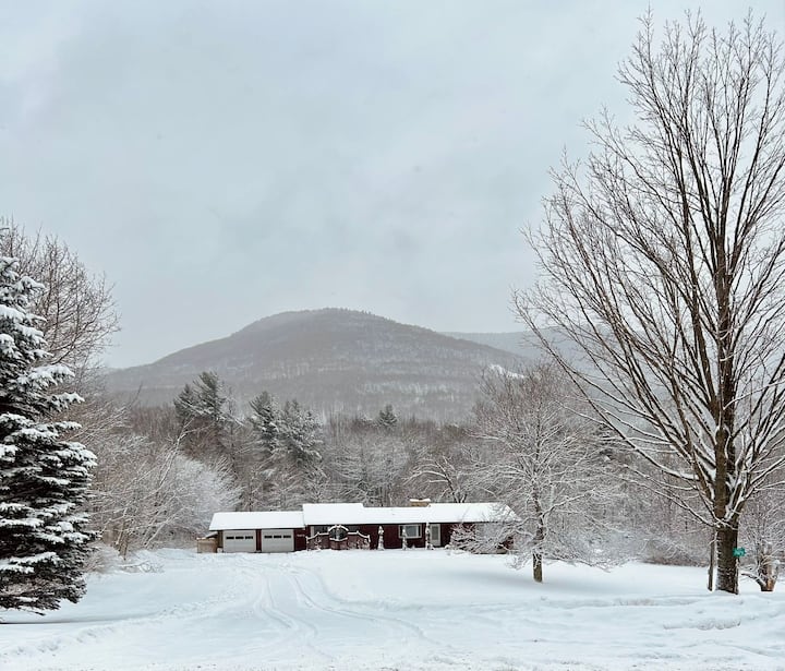 Charming Home - Views Of Hunter Mountain Slopes - Hunter Mountain, NY
