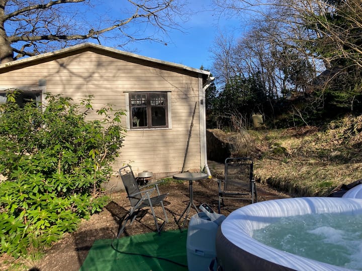 Ekebacken. Stuga Med Vedeldad Bastu & Jacuzzi. - Gothenburg