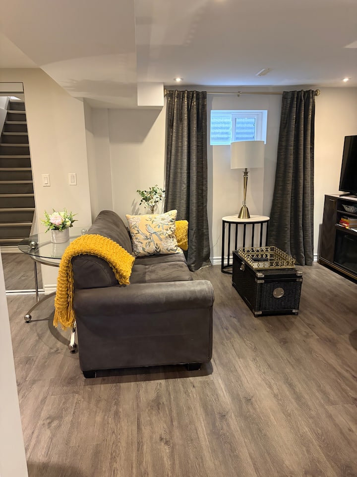 1 Bdr + 1 Parking Bsmt Apt Sep Entr. Hill Crest Ma - Vaughan