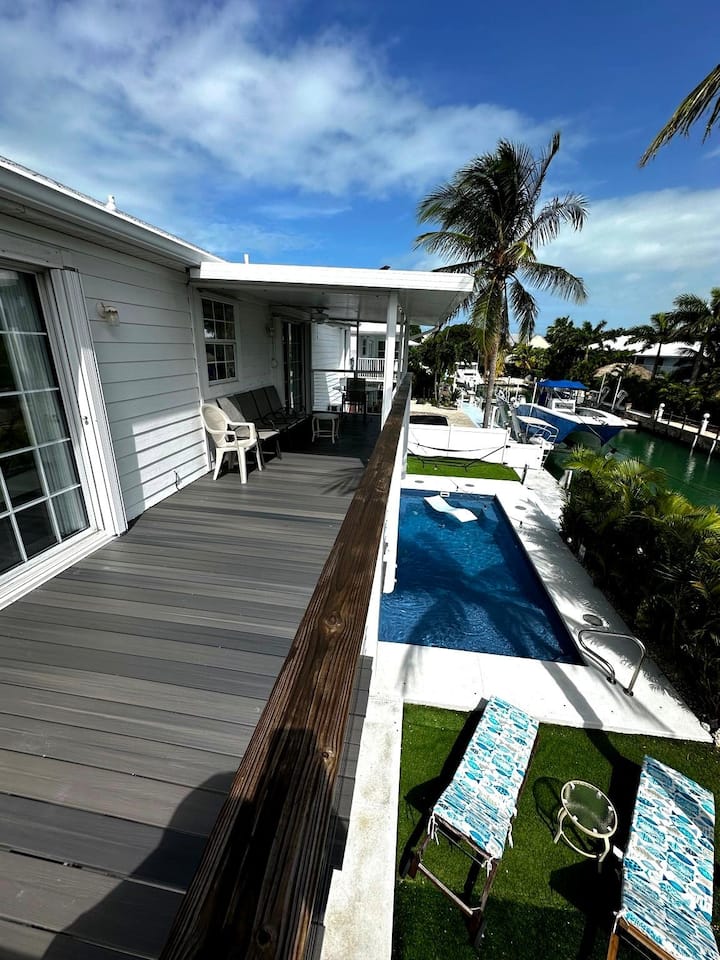 Spacious Marathon Fl Pool, Canal Front, W/ Kayaks - Marathon, FL
