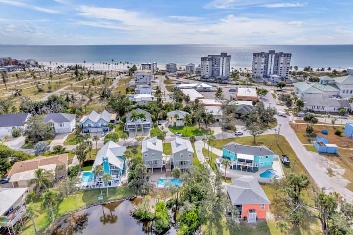 1 Block From Beach - Van/golf Cart Also Available For Rent! Pool/hot Tub/arcade! - Fort Myers Beach, FL